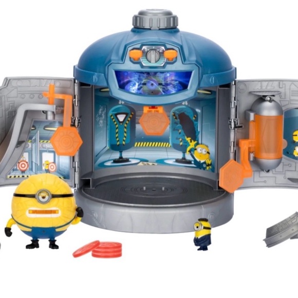 Toys | Minions Playset With Figures Blue And Yellow | Poshmark